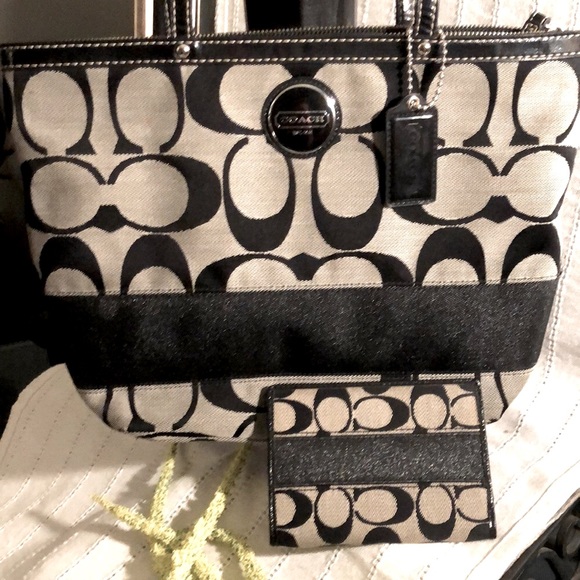 Coach | Bags | Coach Signature Canvas Medium Tote | Poshmark